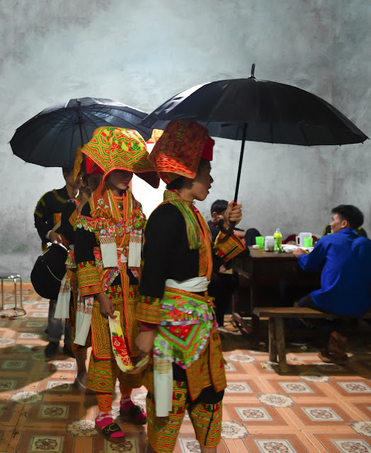 Amazing Vietnam: Đám cưới đêm của người Dao Mẫu Sơn