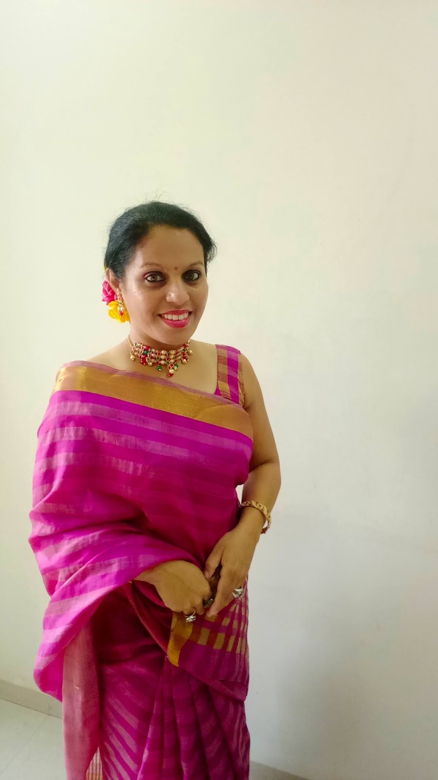 Shwet: Indian look in Saree!!