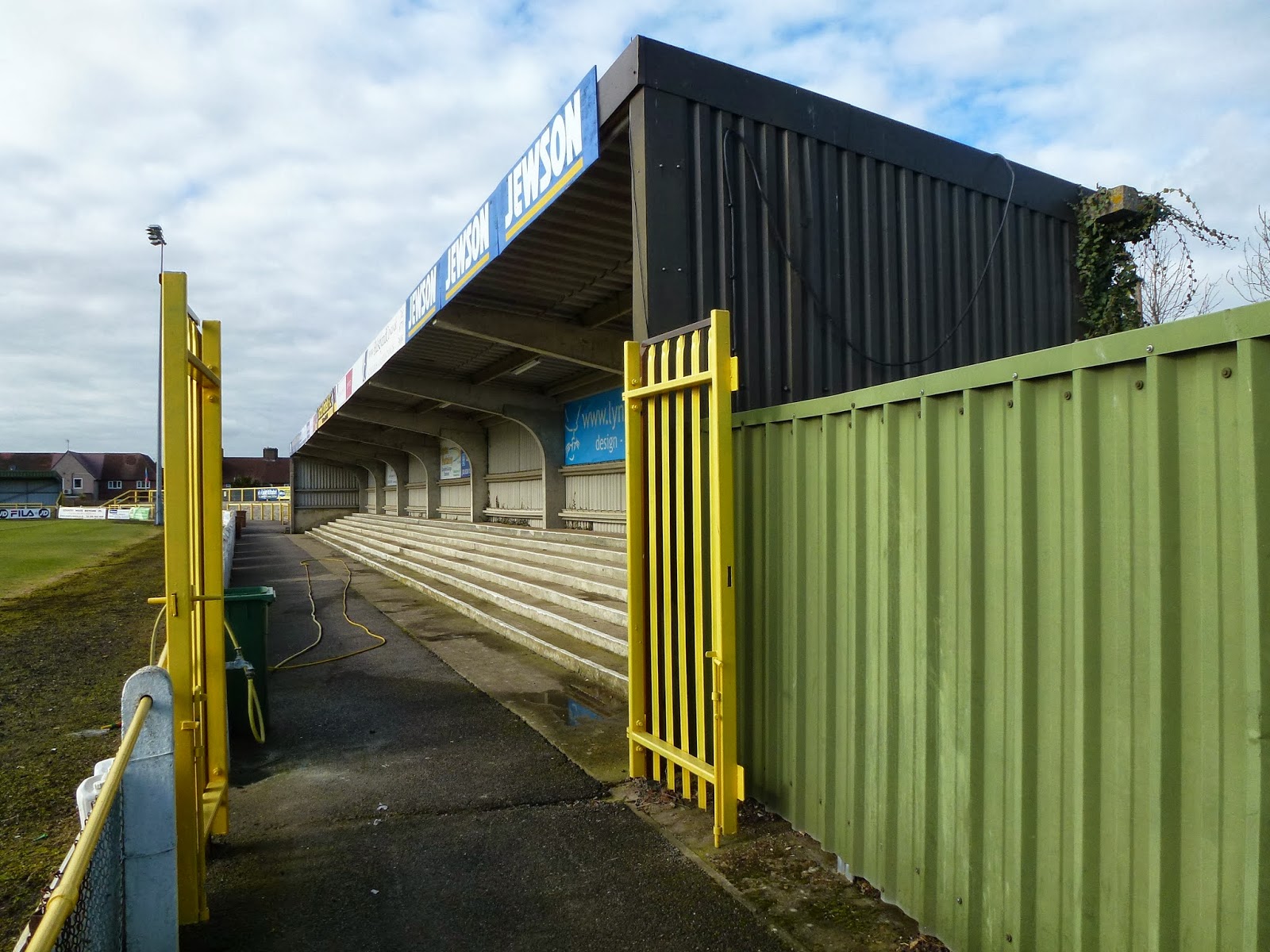 Extreme Football Tourism: ENGLAND: Sutton United FC