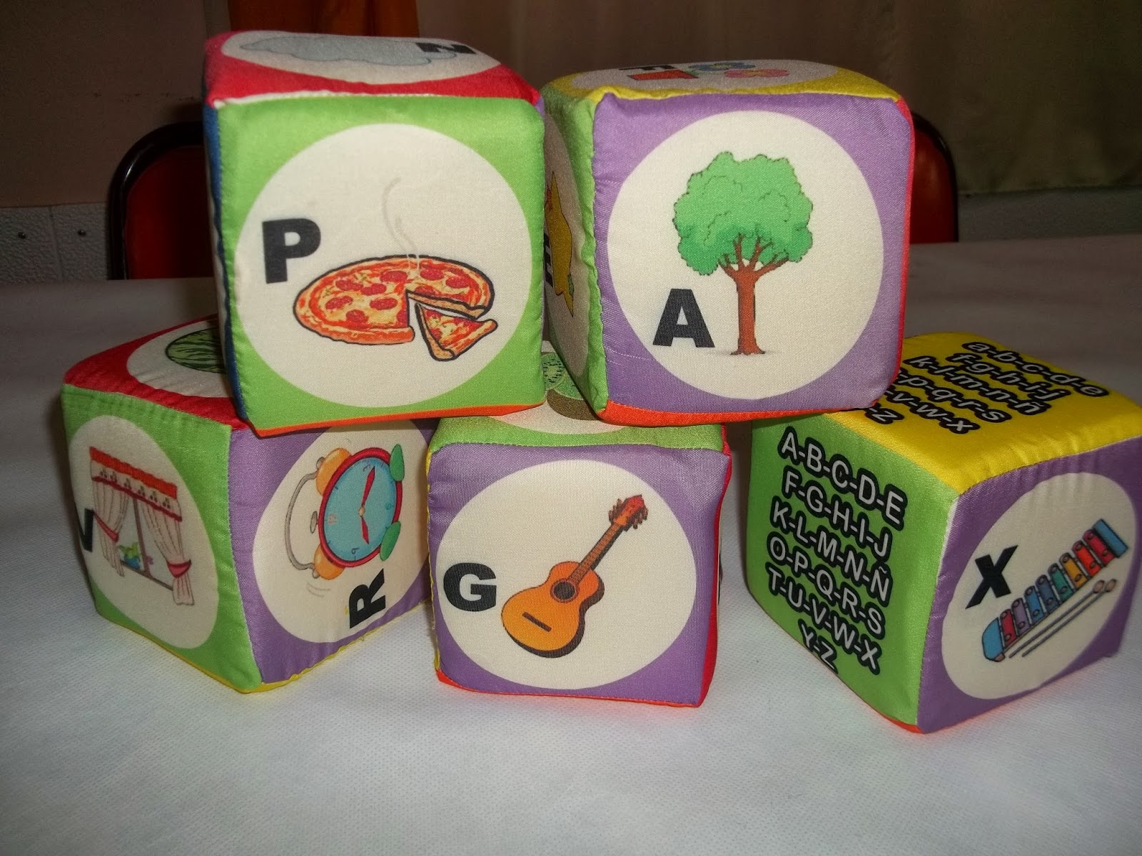 Material Didáctico: Dados de Abecedario