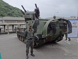 Blair's 軍事,警察及消防攝影: Chaparral 榭樹飛彈車(M730履帶載具)