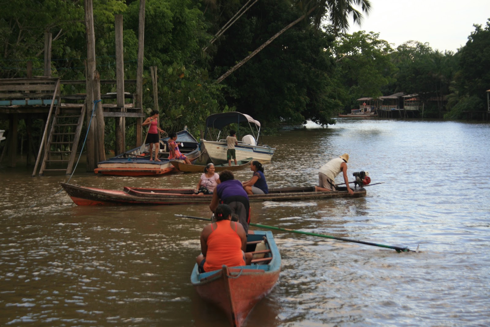 BLOG DO PROFESSOR MARCIANO DANTAS: OS RIBEIRINHOS E OS CAIÇARAS