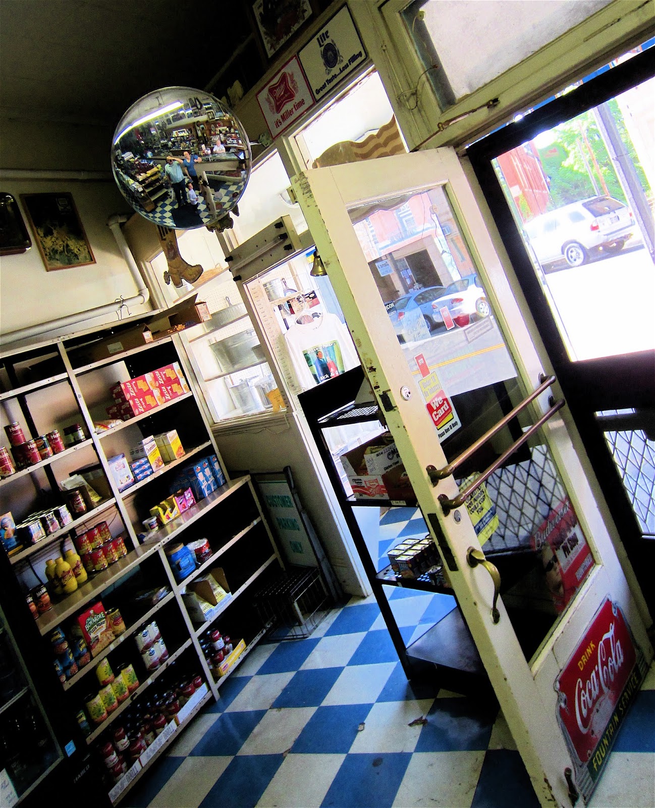 wacky tacky: Bon-Bon's & Berdine's: Small Town Shopping