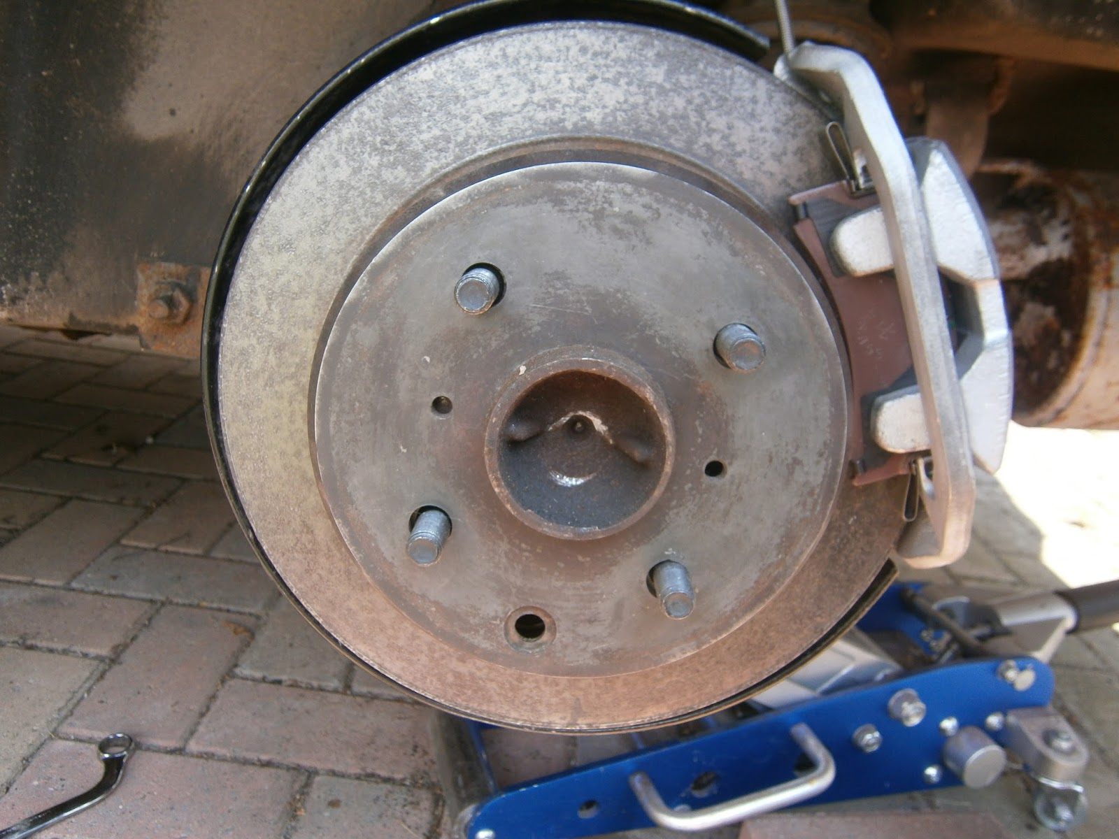 Lotus Excel Restoration: Refurbishing the Rear calipers and discs ...