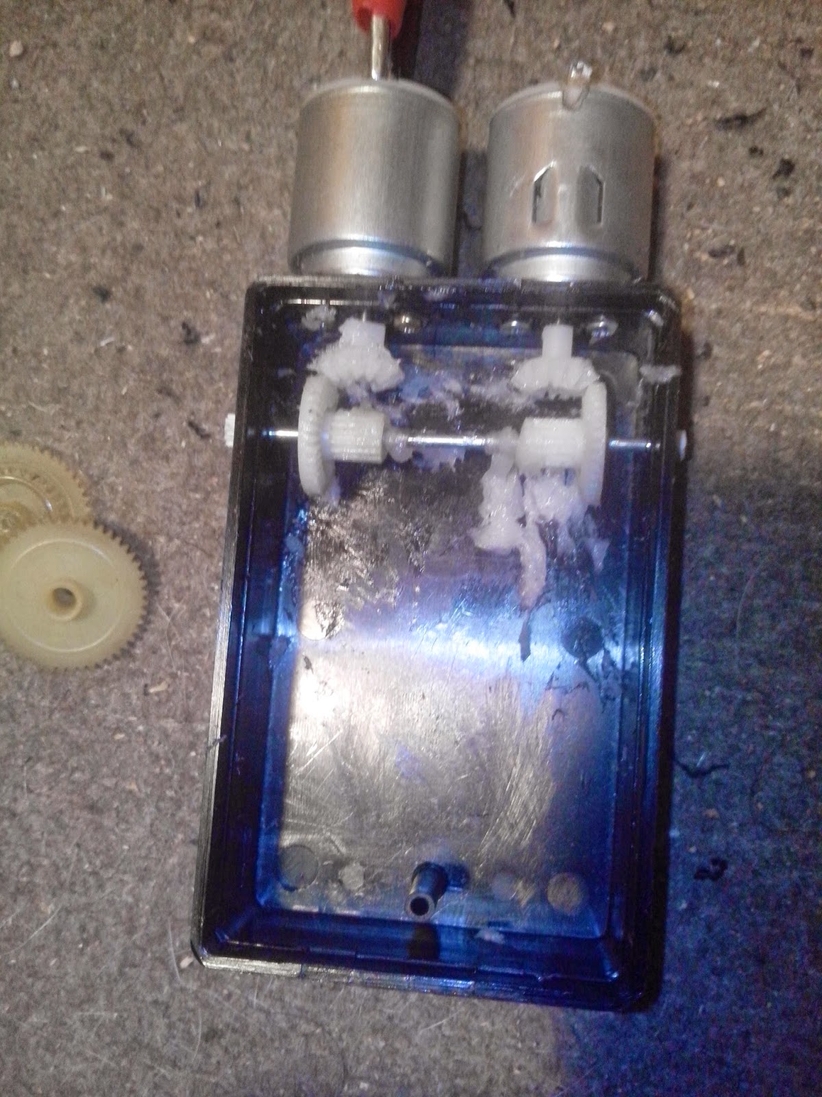 RoboThing: DIY Twin Motor RC Gearbox