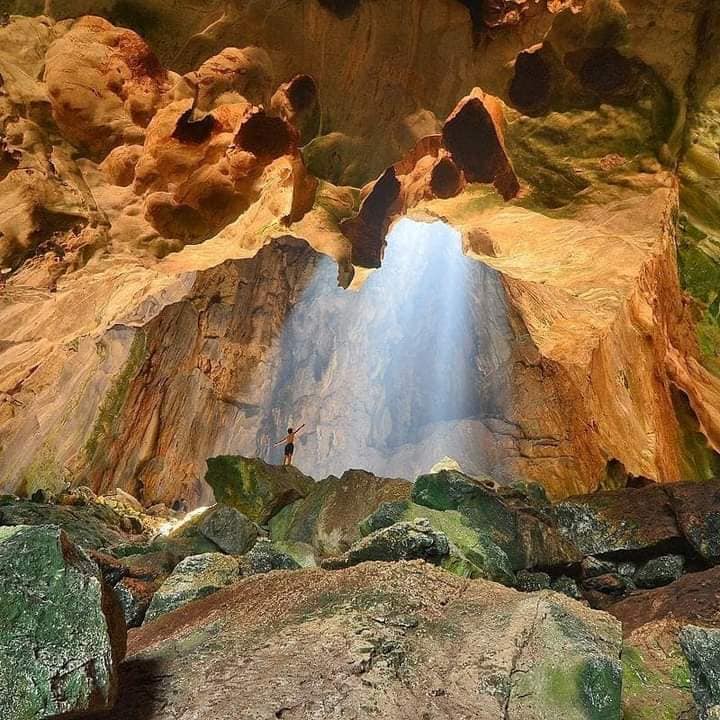 Keindahan Goa Batu Sawar, Goa Memukai Dipuncak Gunung (9 Foto) ~ Madjongke