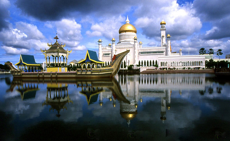 Travel around the World : 10 Landmark of ASEAN