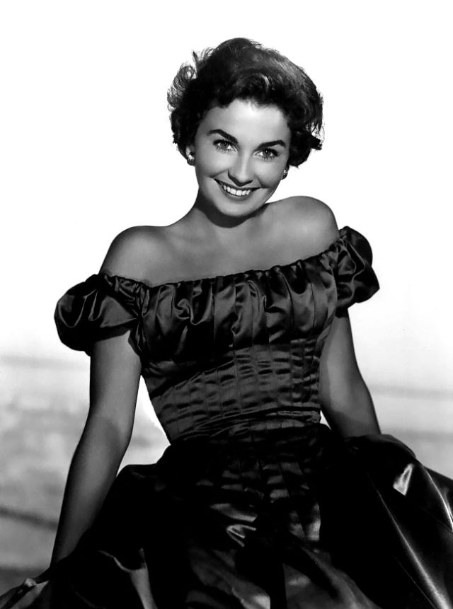 40 Gorgeous Photos of Jean Simmons in the 1940s and '50s ~ Vintage Everyday