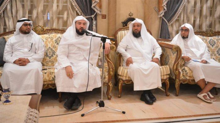 Mengenal Lebih Dekat Empat Muadzin Masjidil Haram ~ Road To Makkah