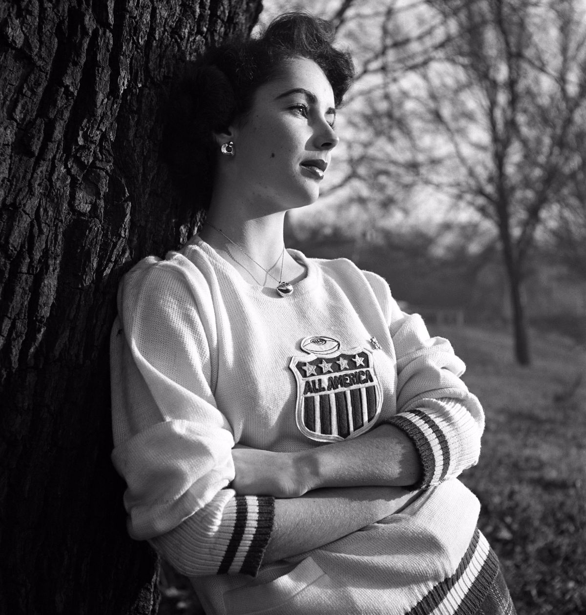 20 Rare Photographs Captured Elizabeth Taylor's Life From Between the ...