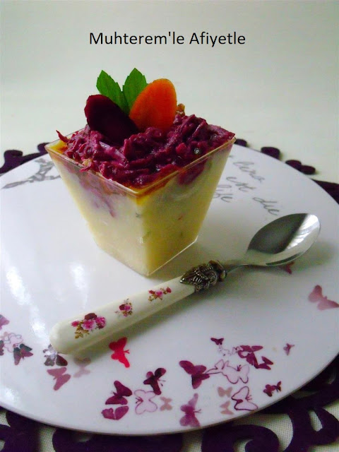 Muhterem'le Afiyetle: PATATES PÜRESİNDE, MOR HAVUÇ TARATOR