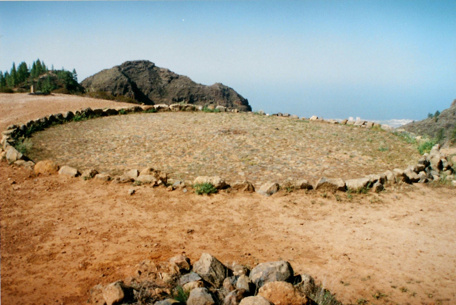CUADERNO DE GEOGRAFIA CANARIA: Eras para trillar el cereal.