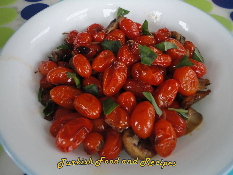 Turkish Food & Recipes: Roasted Grape Tomatoes ( Firinlanmis Kiraz Domates)