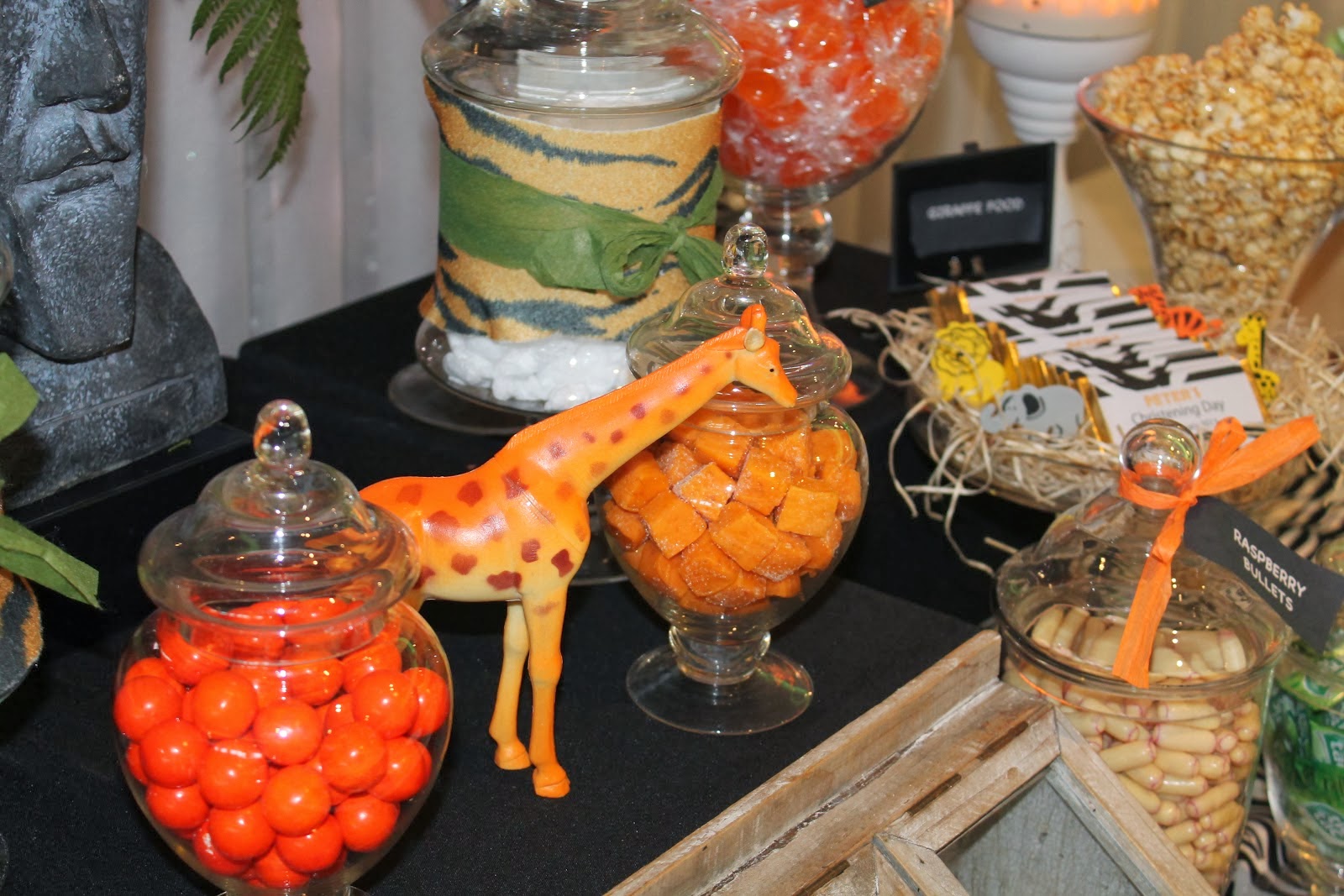 A travel-junkie,writer-wanna-be mother's diary : Safari themed candy buffet