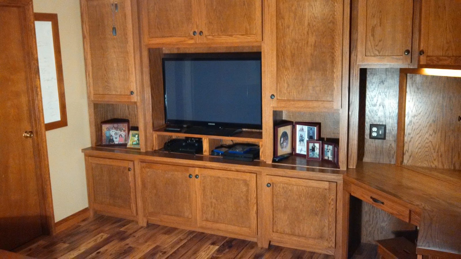 TIMBER ART: Custom Home Office & TV Stand