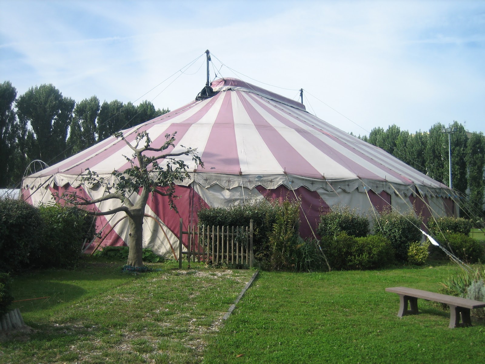 La fontaine aux images: LE CHAPITEAU