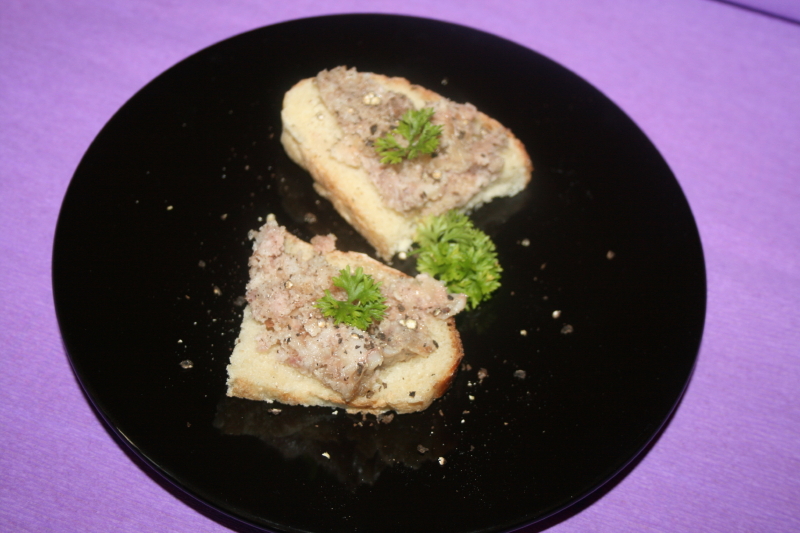 Godt og Sunt: Hjemmelaget Hermetisert Paté av svinekjøtt og svor