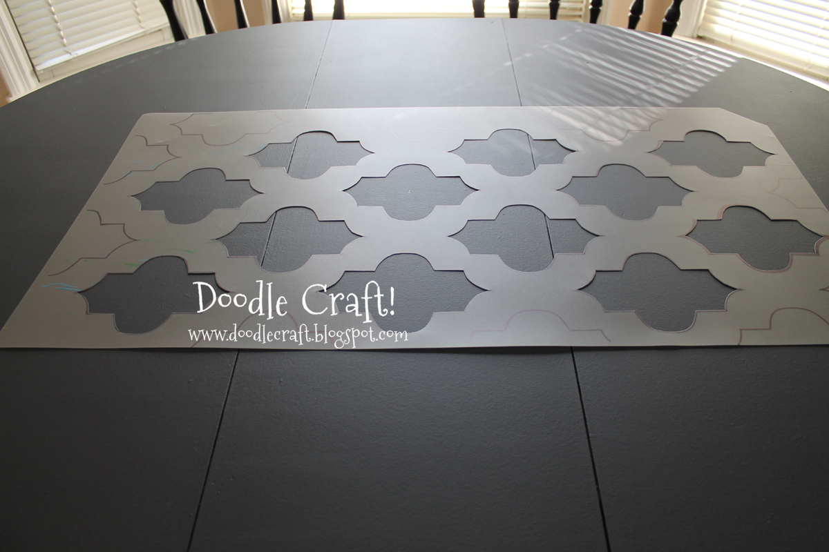 Stencil a Round Kitchen Table tutorial!