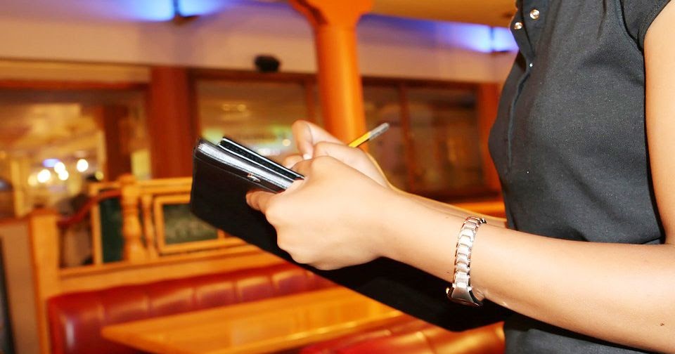 Contoh Dialog Lengkap Saat Taking Order di Restoran