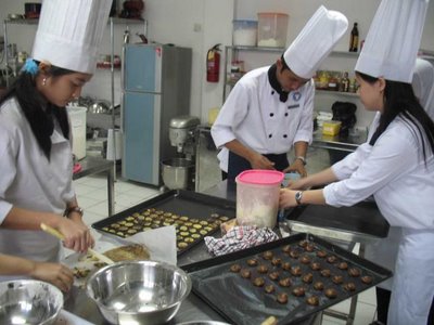 WISATABRO: USAHA JASA BOGA