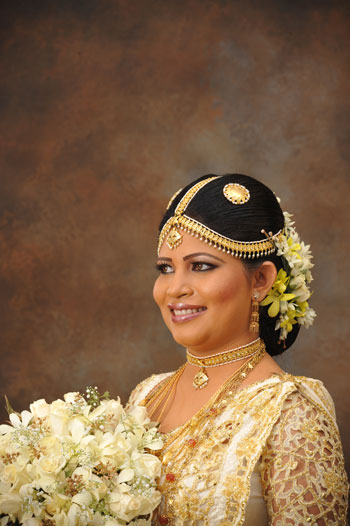 Goalpostlk.: Sri Lankan Kandyan Bbrides