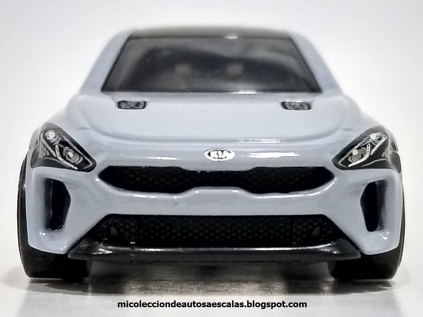 Mi colección de autos a escala.: 2019 KIA Stinger GT Hot Wheels 1:64