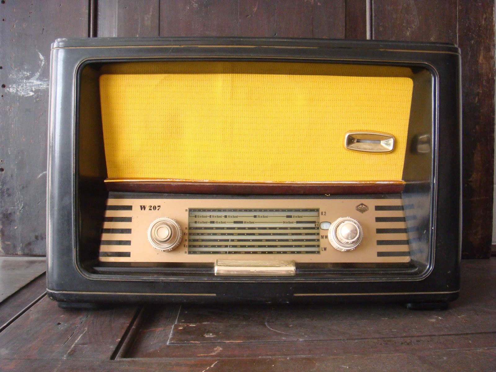 Decoración y Antigüedades: Radio antigua.