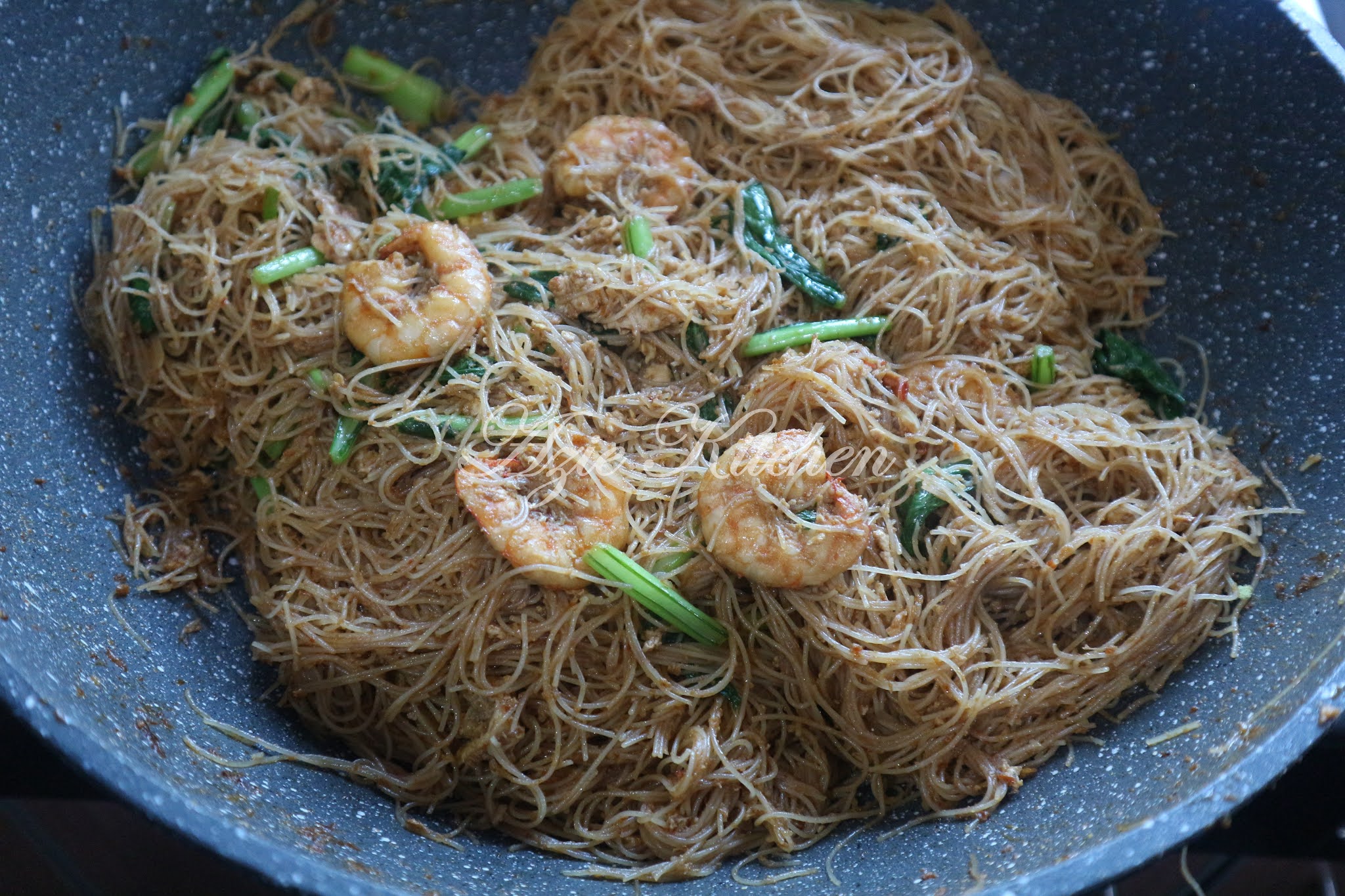 Mee Hoon Goreng Terlajak Sedap - Azie Kitchen