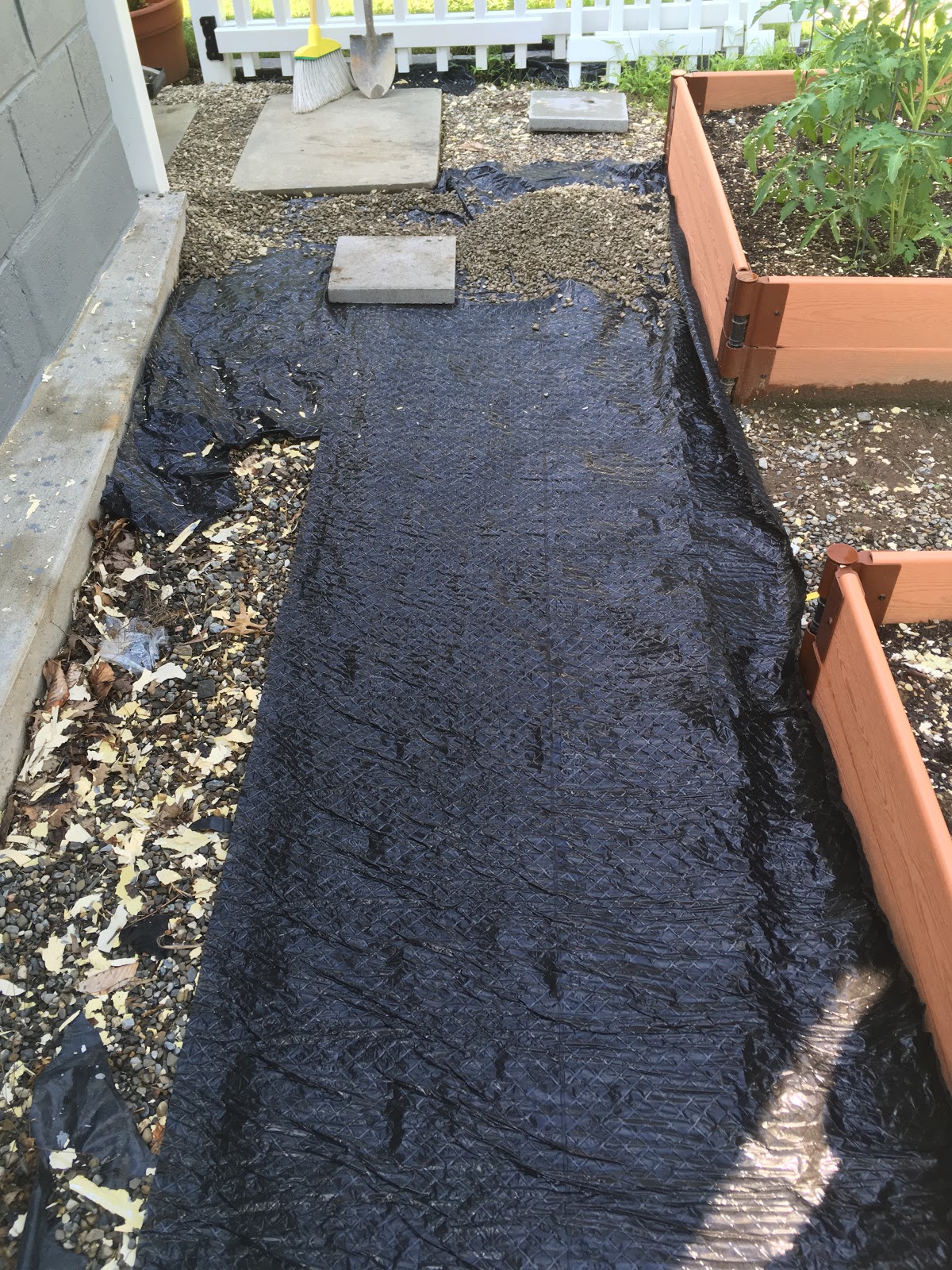 In the Little Yellow House: Garden Redo Project: Pathways