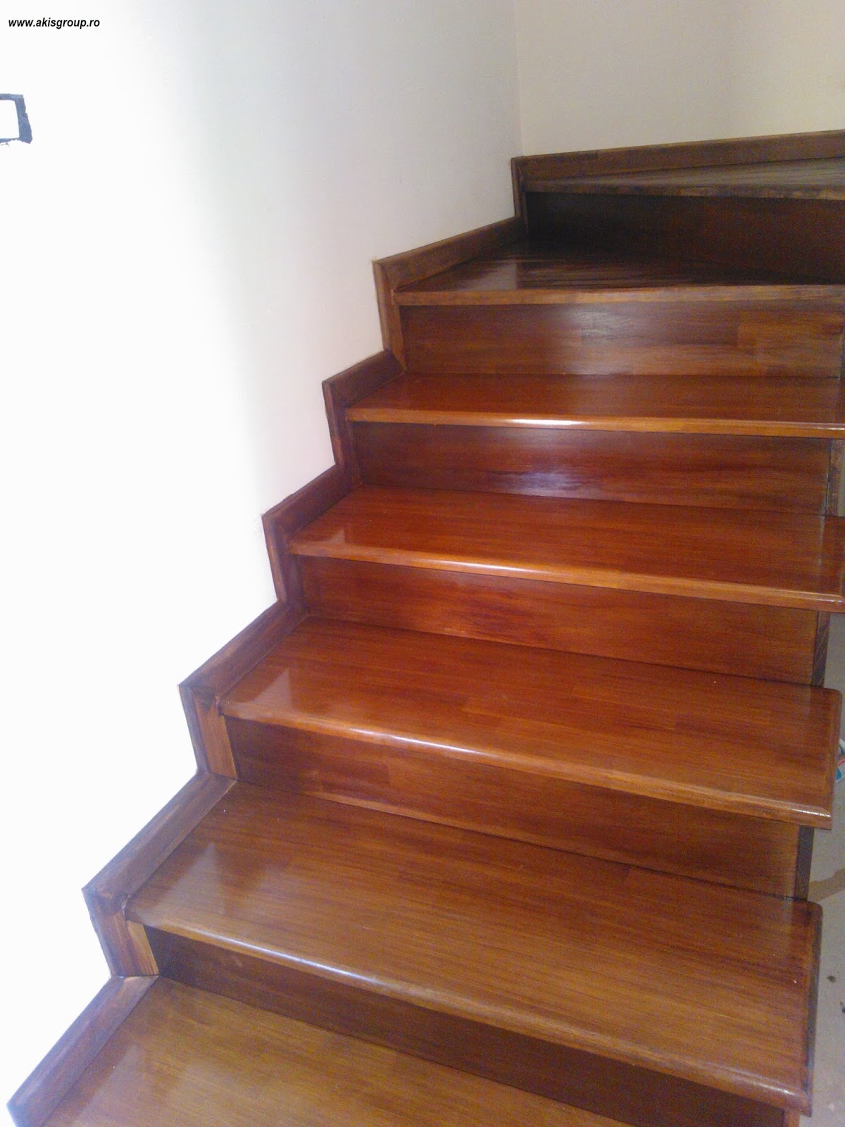 trepte lemn: Trepte lemn masiv scari