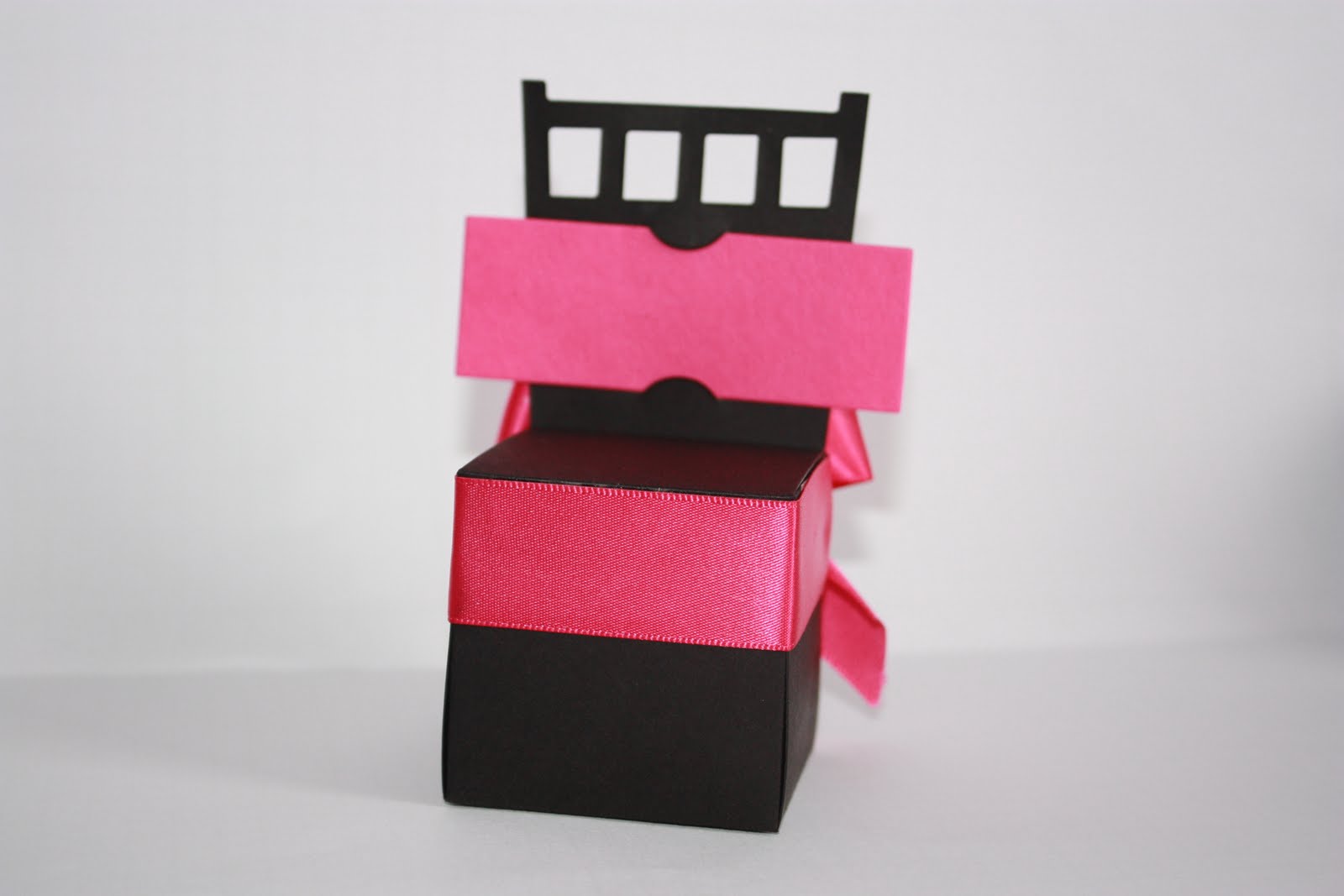 Yadys Creations: Chair Favor Box