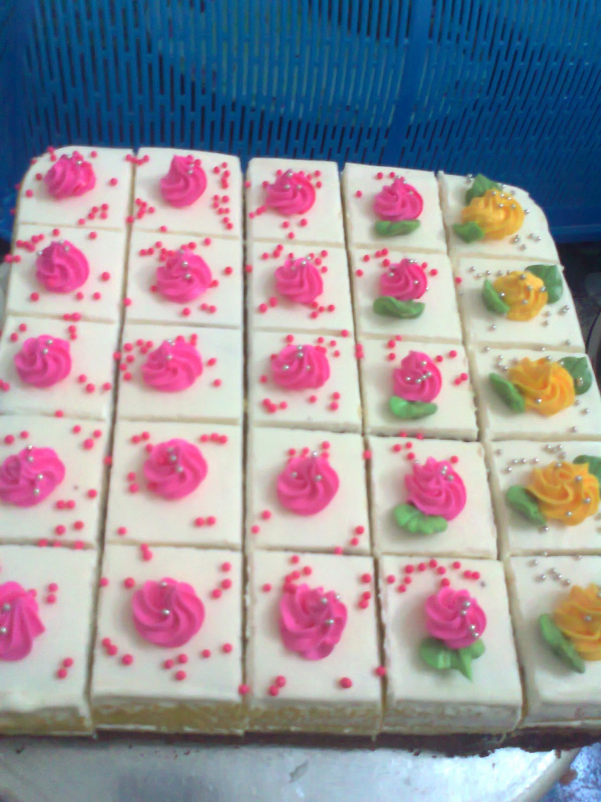 Masha gallery: Slice kek comel