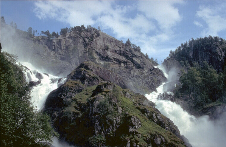 Senari Wallpaper ~ Entertainment Spy