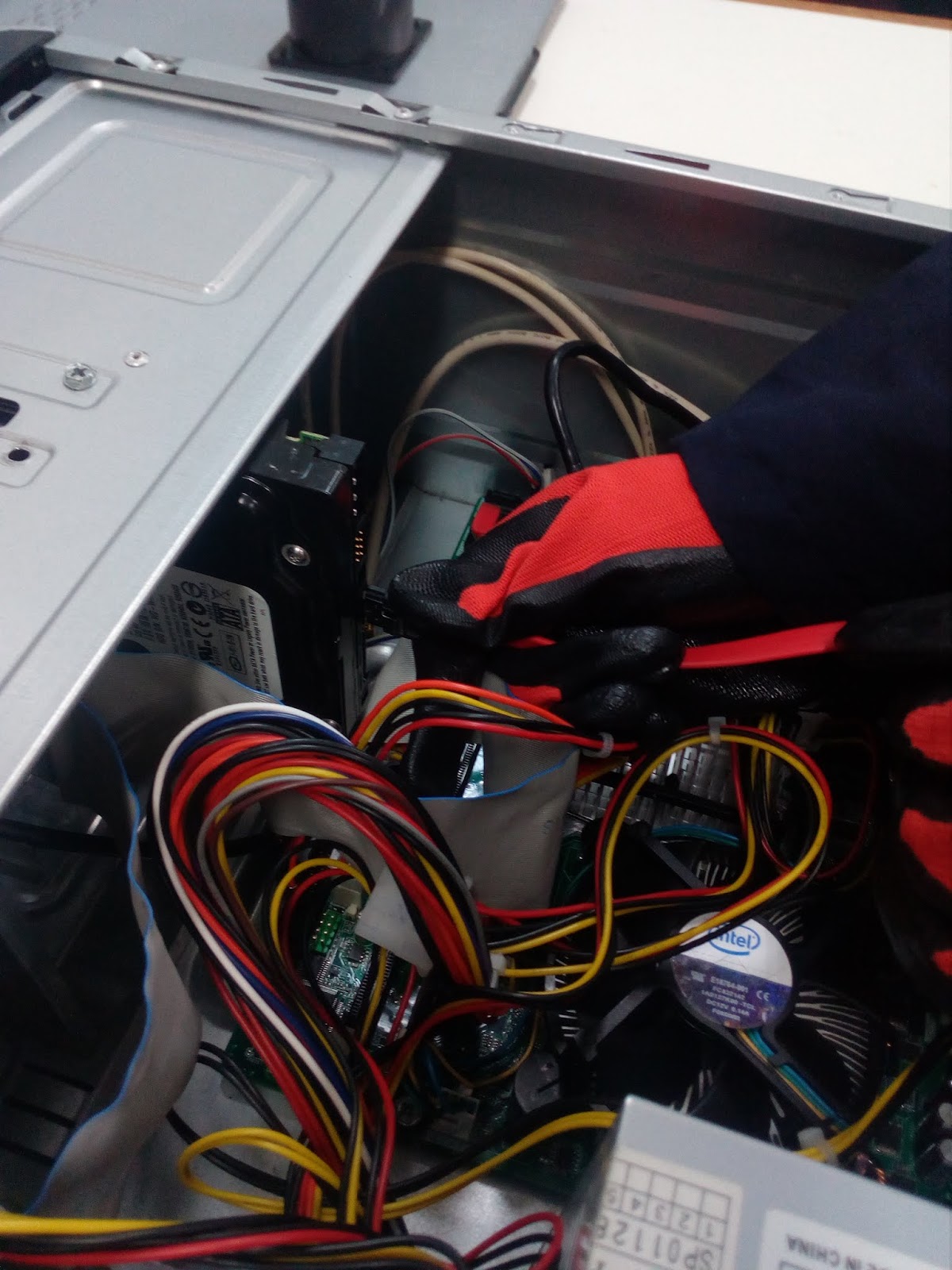 PROCEDIMIENTO DE DESENSAMBLE DE UNA PC