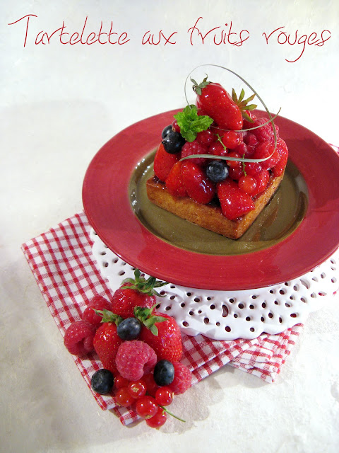 J'en reprendrai bien un bout...: Tartelette aux Fruits Rouges