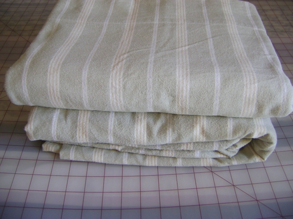 A Living Sacrifice: How to Fold a Fitted Sheet {Yes, you can do it!}