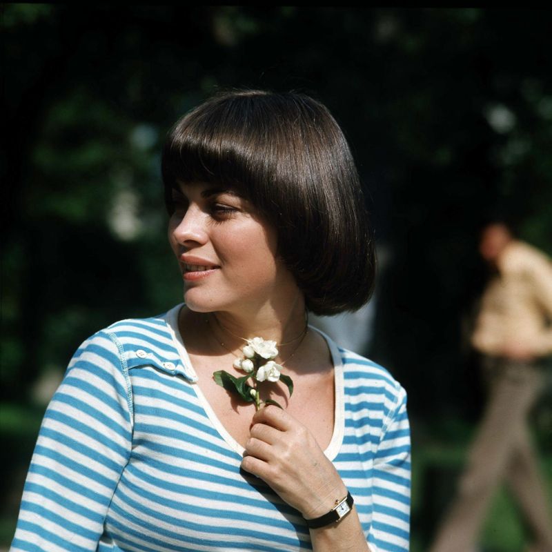 35 Beautiful Portrait Photos of French Singer Mireille Mathieu in the ...