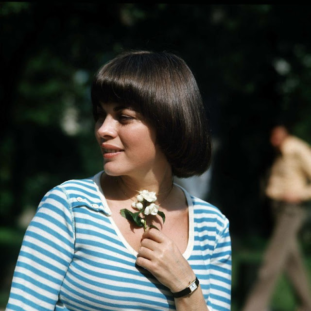 35 Beautiful Portrait Photos of French Singer Mireille Mathieu in the ...