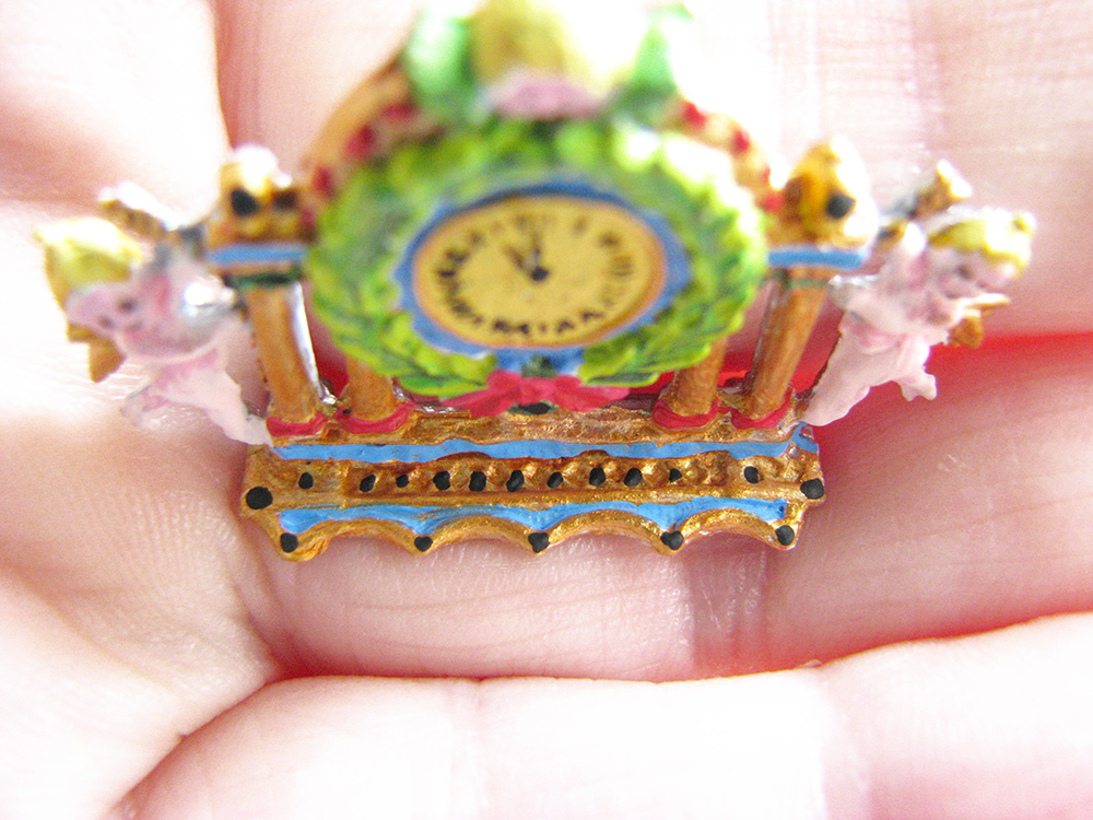 CackleAndHoot: A teeny, tiny little clock
