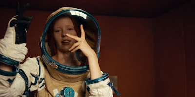 La recensione di "High Life", di Claire Denis al cinema dal 5 agosto