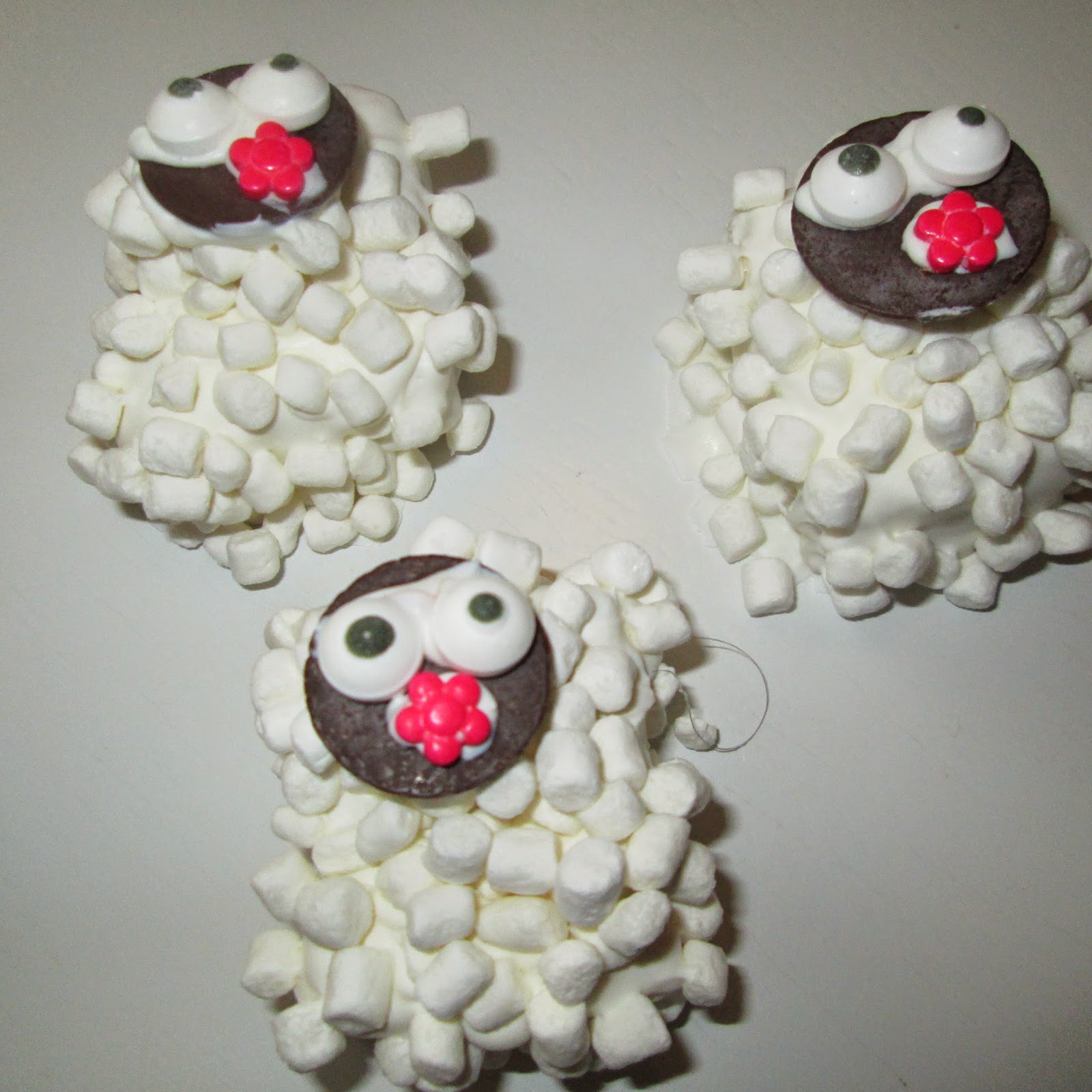 roommom27: Sheep Rice Crispy Treats