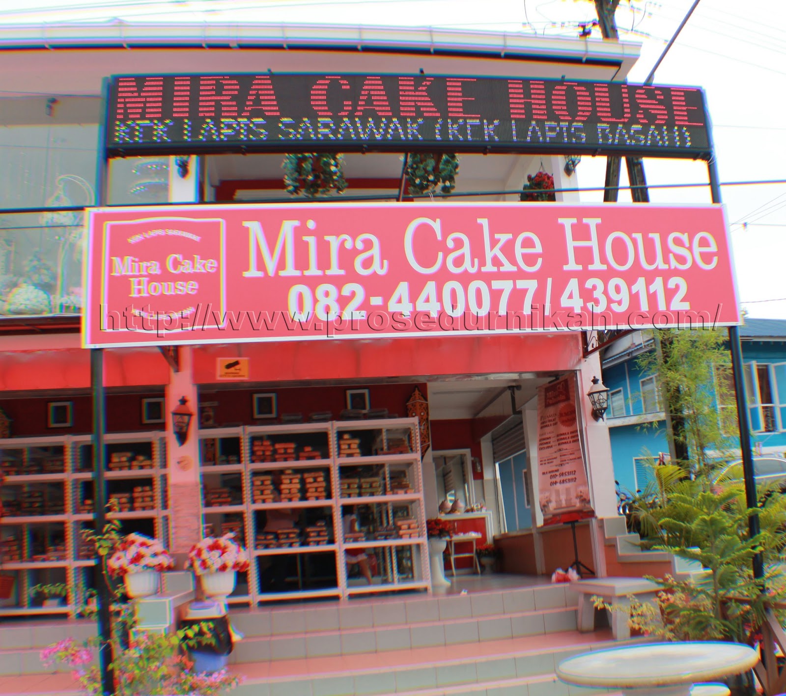 Ain Safiyyah: Last Part Kuching : Kek Lapis sarawak