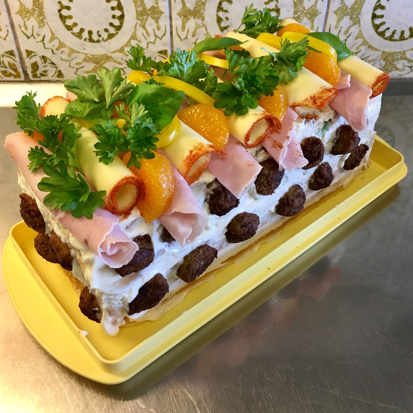 Lolos Matblogg: Smörgåstårta med ost och skinka