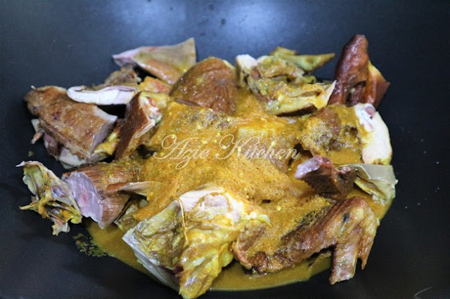 Rendang Itik Salai Dengan Daun Puding - Azie Kitchen