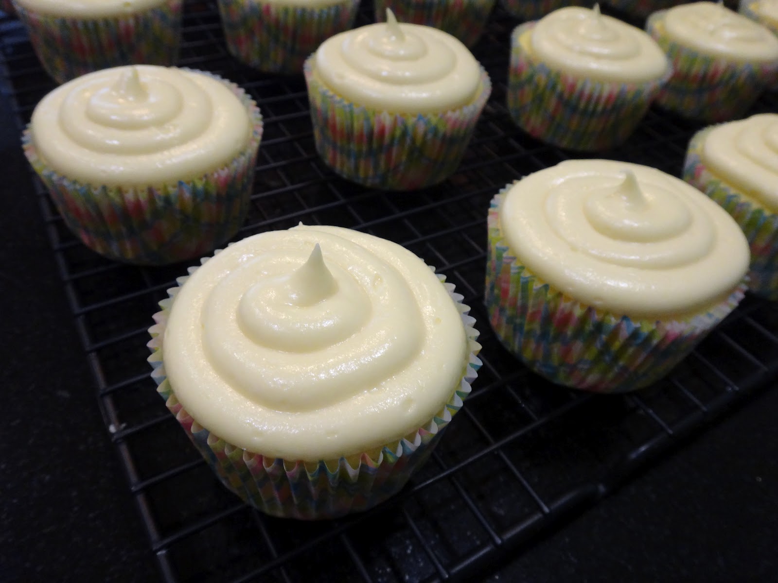 Falling in love with baking: Bumble Bee Cupcakes