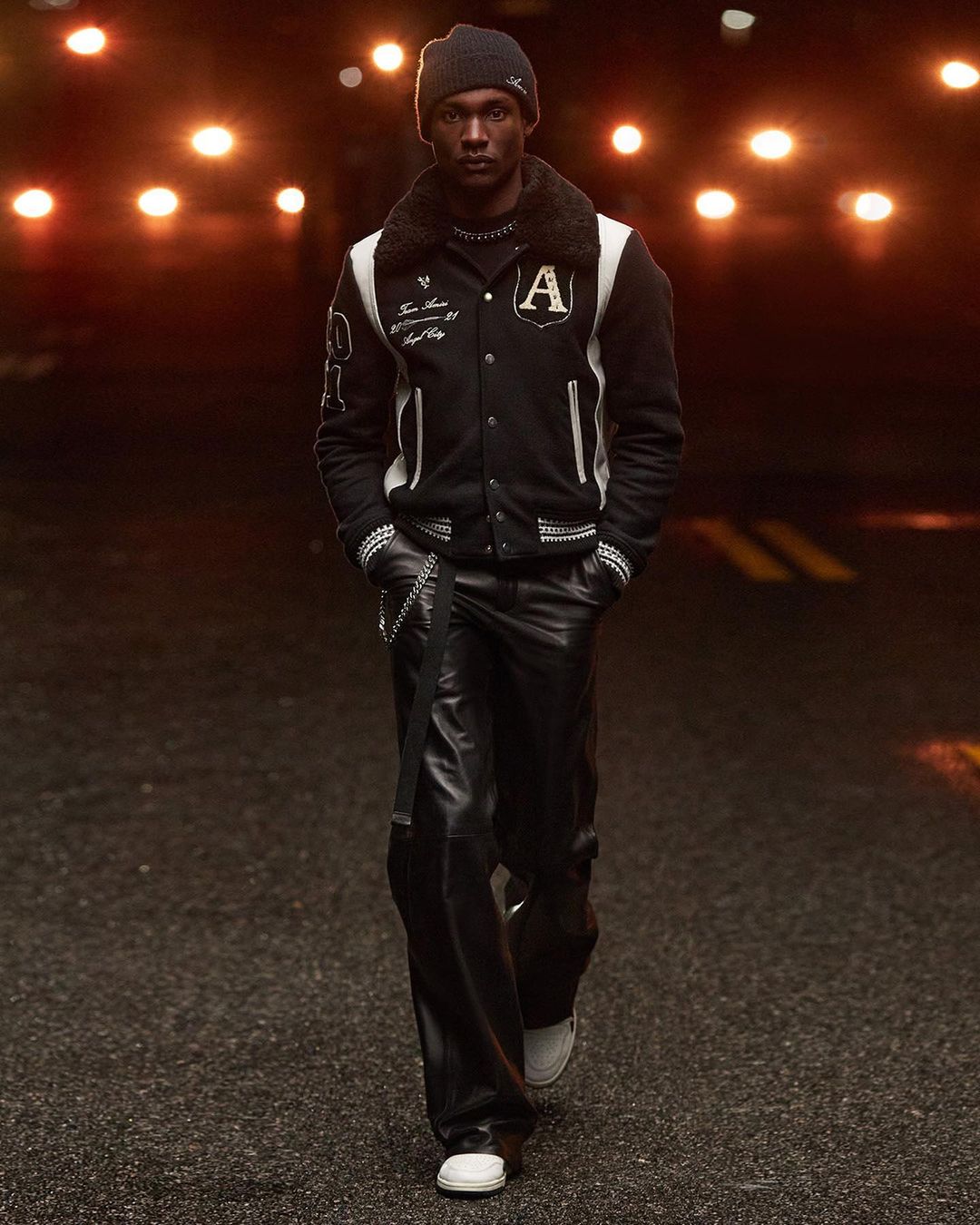 AMIRI lleva su colección de invierno 2021 al puente más popular de Los ...