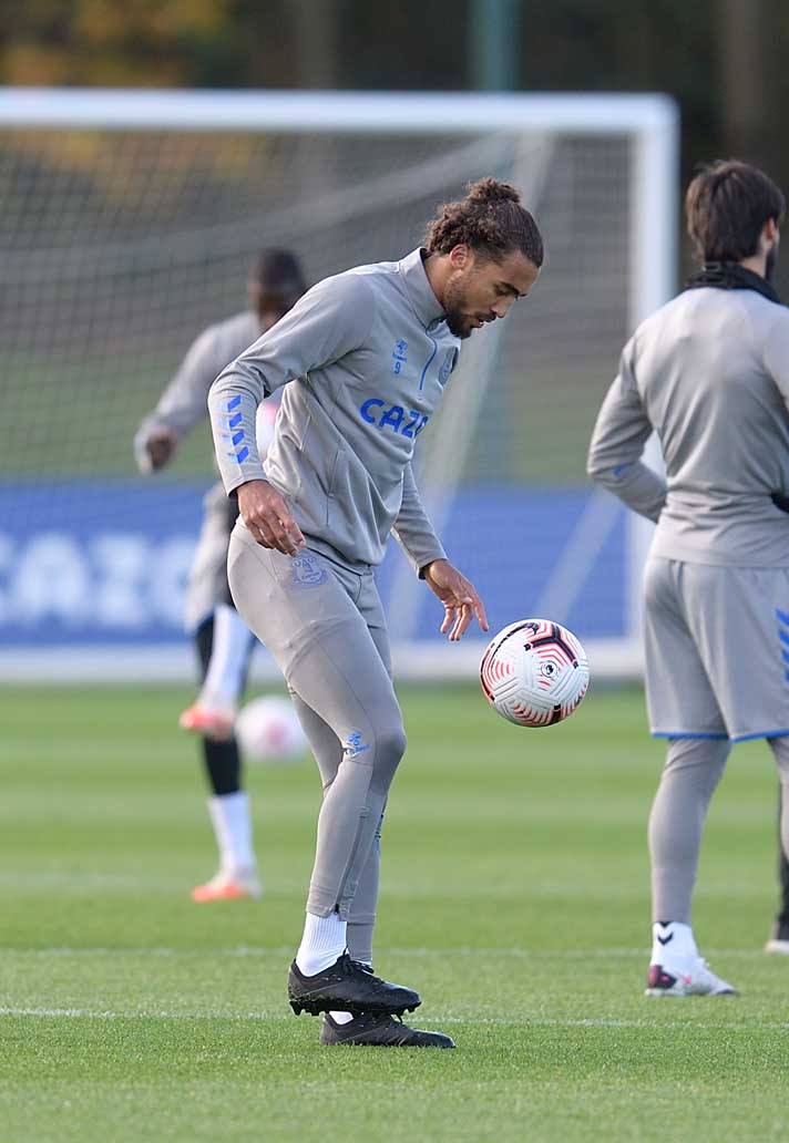 Calvert-Lewin Wears "Possibly Smallest Shin Pads In Football" - Premier ...