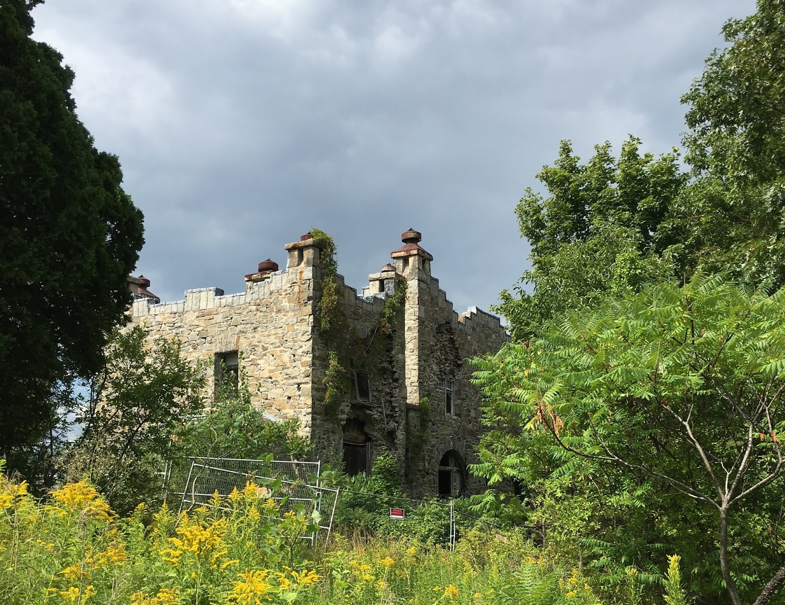Rondinones' Adventures: Urbex NH - Kimball Castle