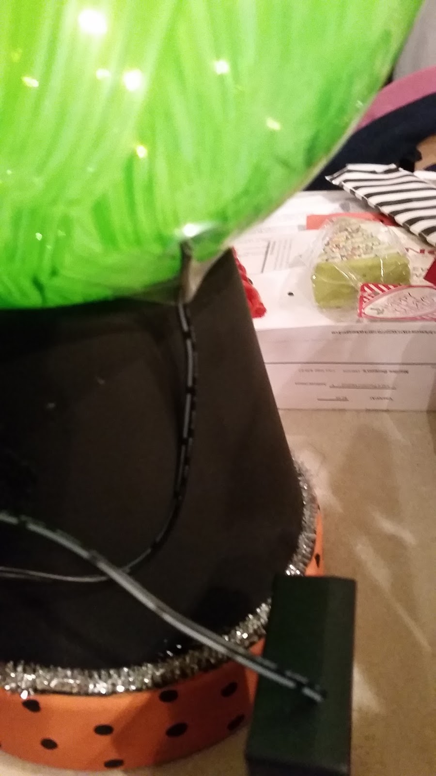 Mindy-B-Crafting: HALLOWEEN: Clay Pot Witch