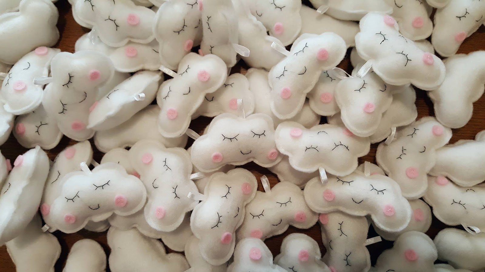 handmade from scratch: μαξιλαράκια σύννεφο